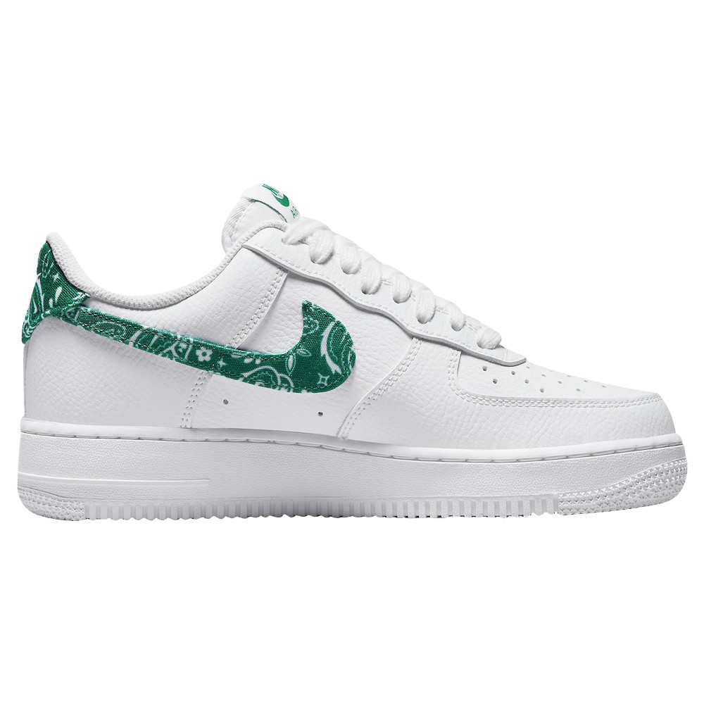 Discover luxury and sports brands at Sneakershall