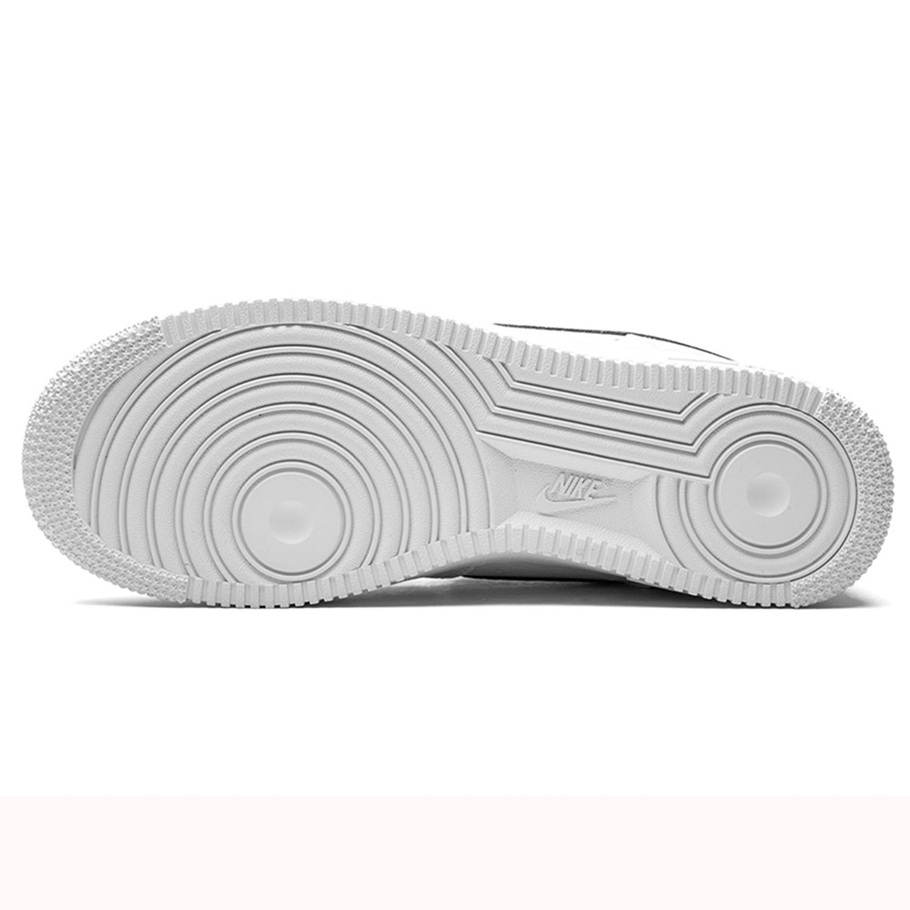 Discover luxury and sports brands at Sneakershall